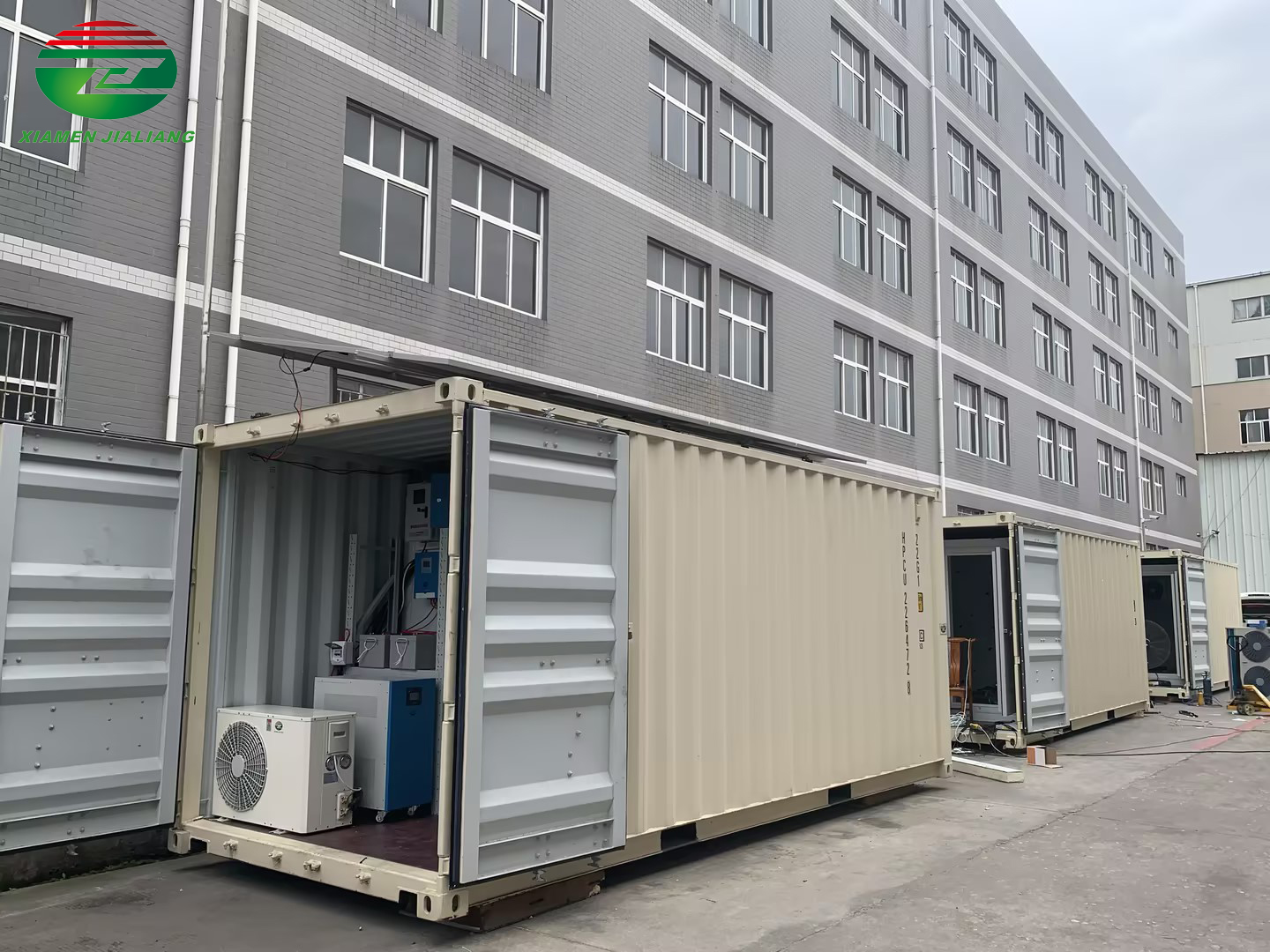 Flexible and convenient container cold storage