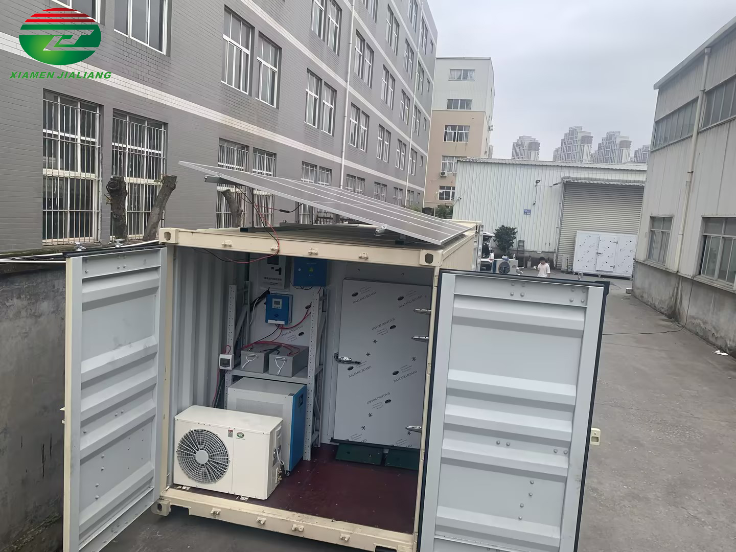 Low temperature antifreeze container cold storage
