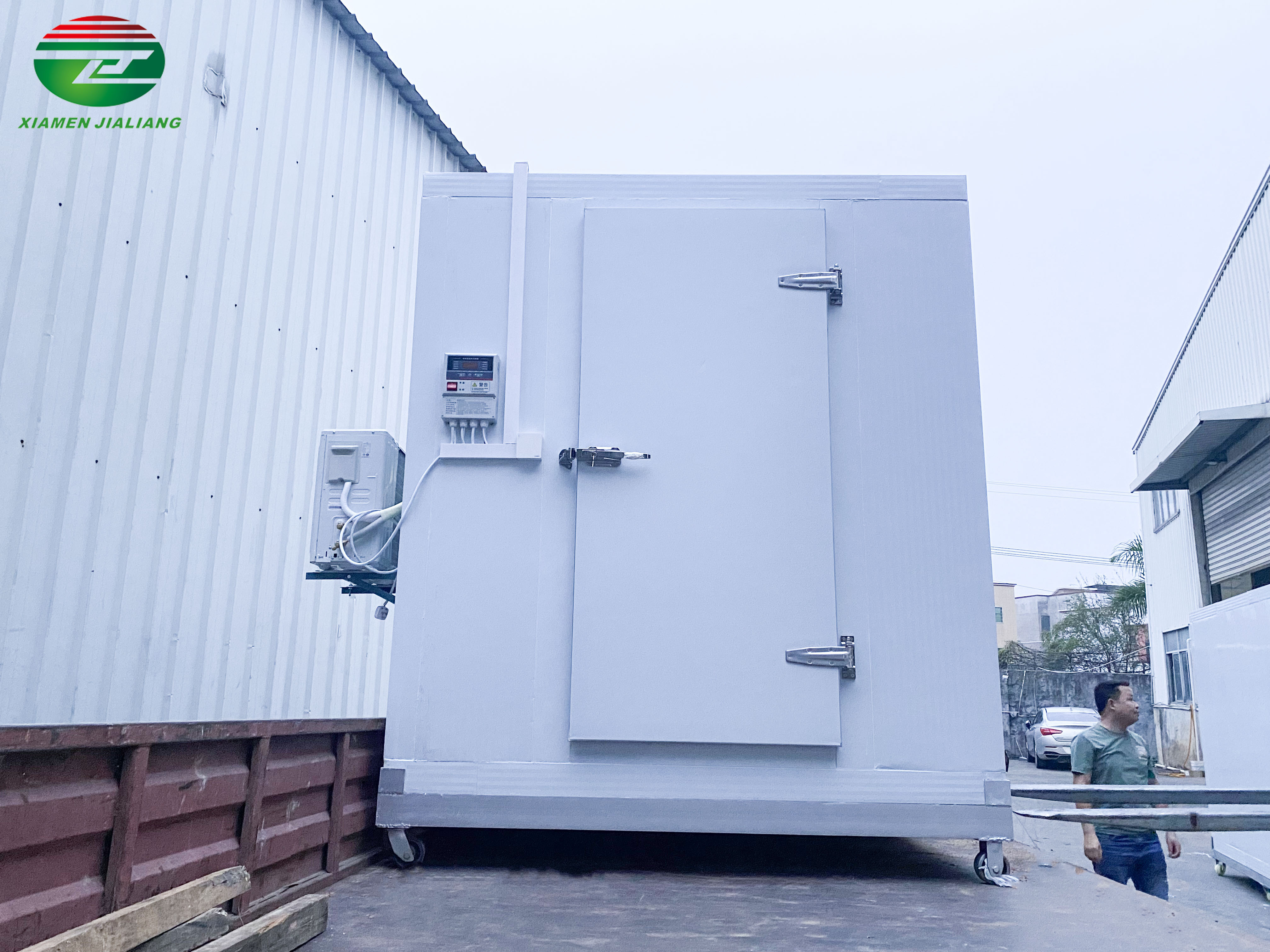 Cold storage of cooked food