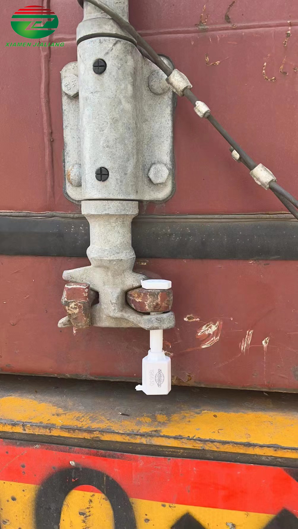 Seismic and wind resistant container cold storage