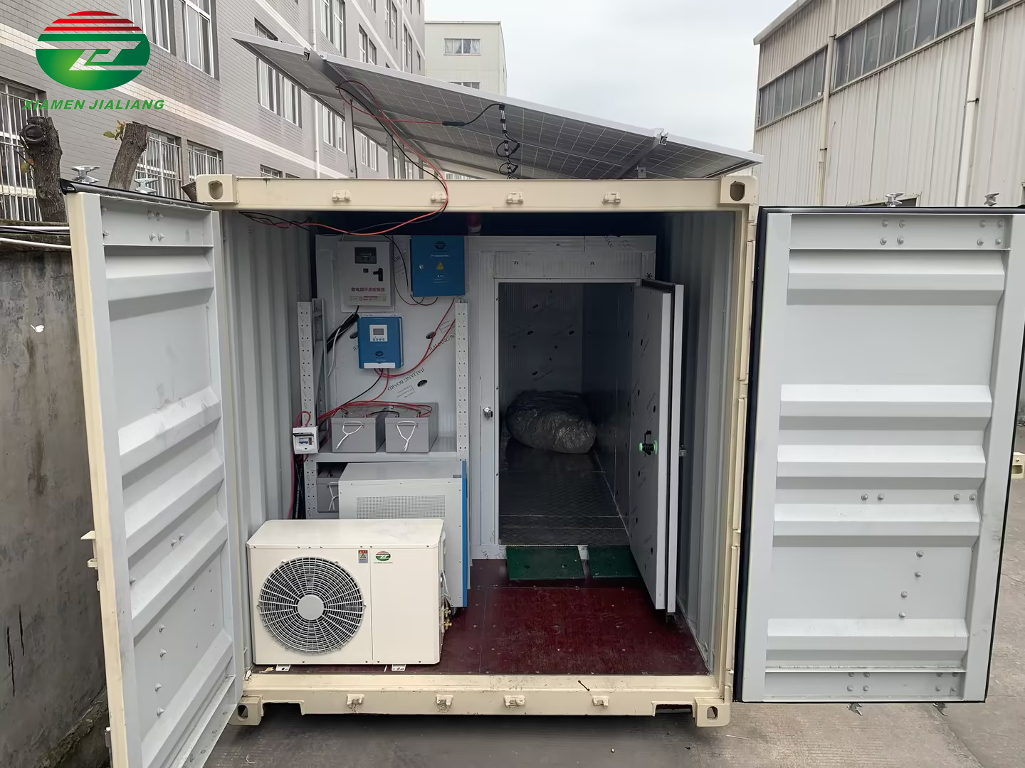 Efficient and energy-saving container cold storage
