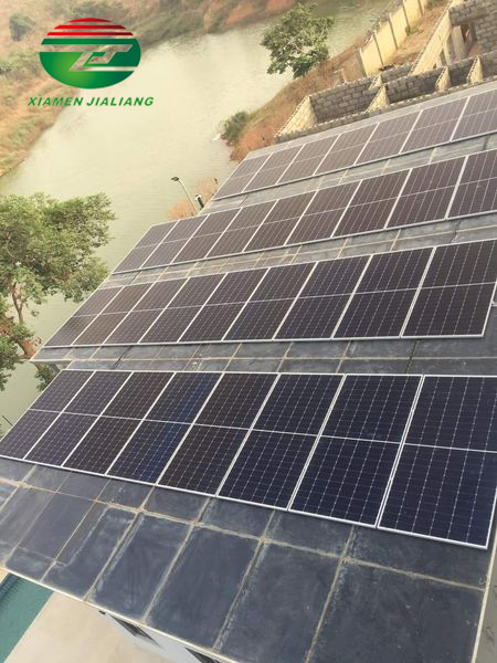 Efficient cold storage powered by solar energy