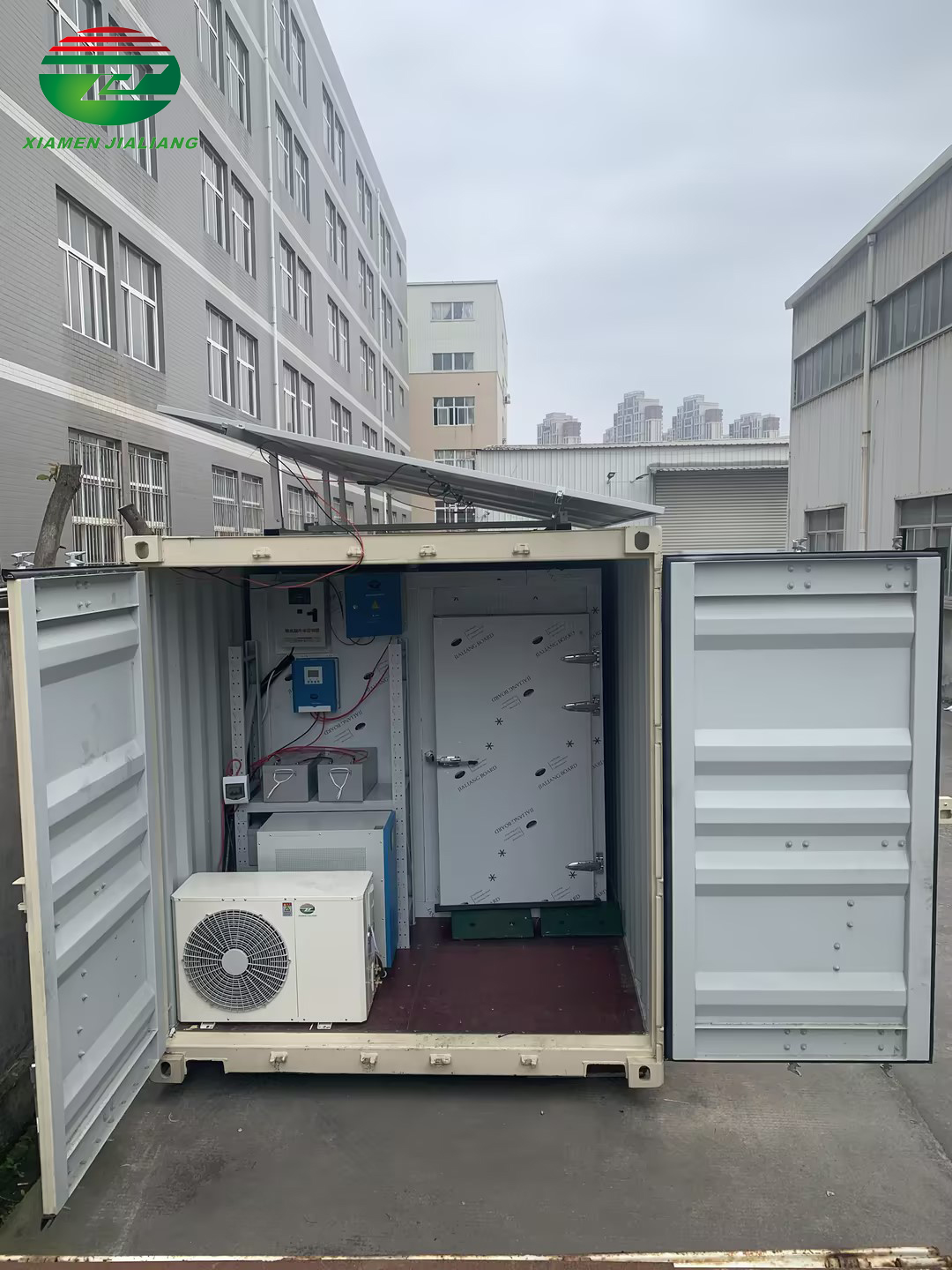 Energy-saving and environment-friendly container cold storage