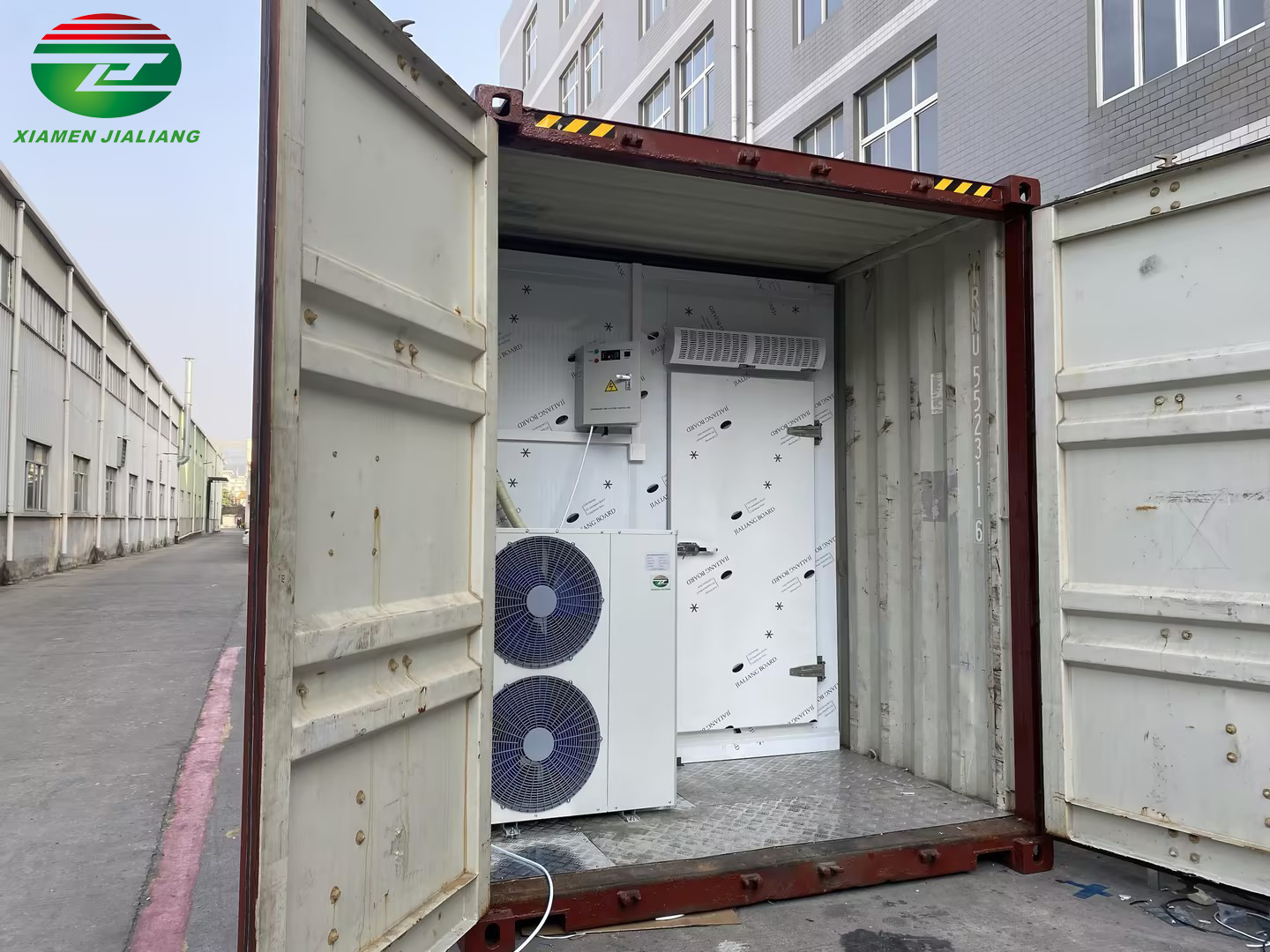 Automatic container cold storage