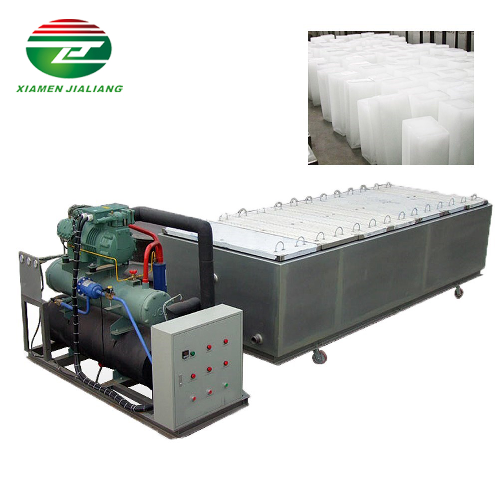 Large capacity special vertical ice machine