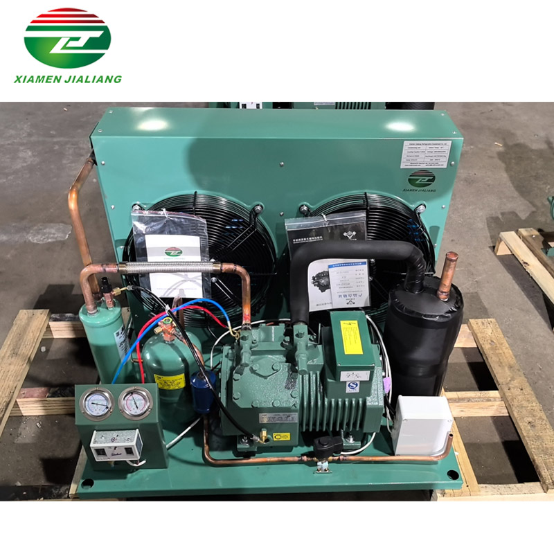 Efficient energy-saving fruit and vegetable fresh-keeping unit